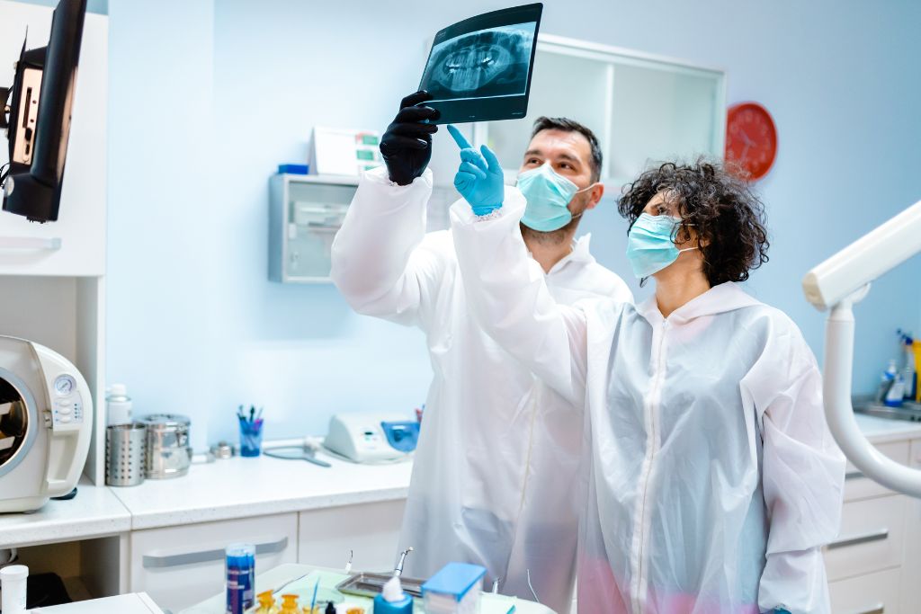 Progenia – na czym polega ta wada zgryzu? Jak można ją leczyć?